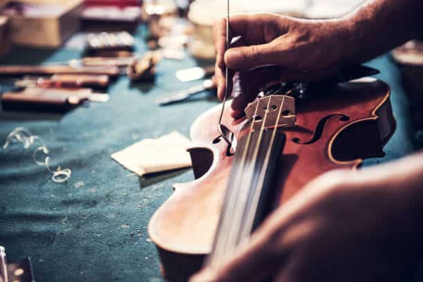 Le métier de luthier - Unizic cours de musique en visio